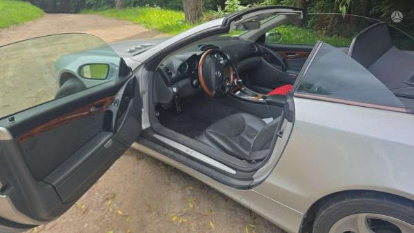 Pelēks Mercedes-Benz SL 500 2005 Kauņa, ar dzinēja tilpumu 5.00 L un nobraukumu 179 tūkst. km par 11999 €, foto 7 vietnē AUTOMOTO.COM.LV