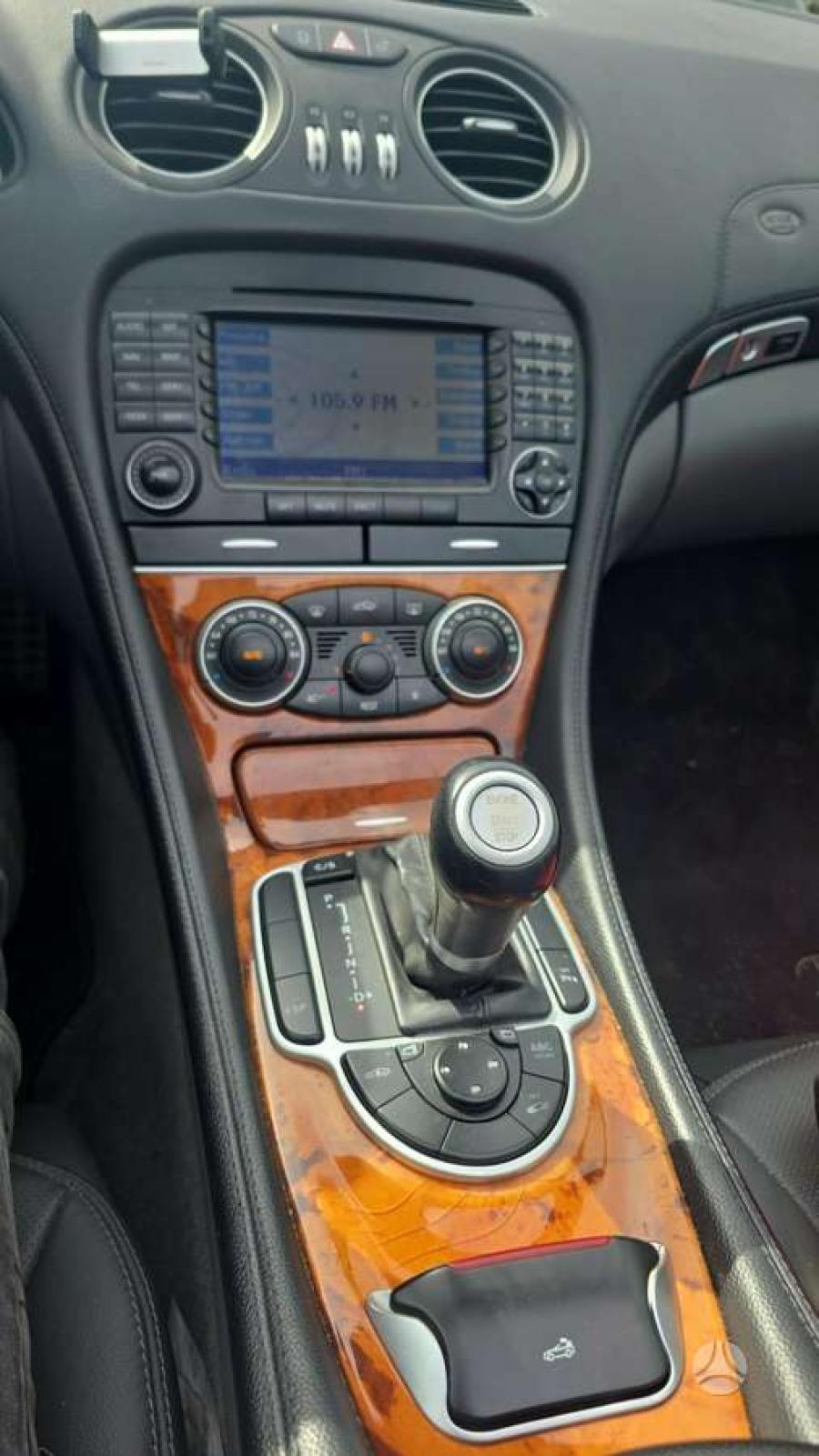 Pelēks Mercedes-Benz SL 500 2005 Kauņa, ar dzinēja tilpumu 5.00 L un nobraukumu 179 tūkst. km par 11999 €, foto 11 vietnē AUTOMOTO.COM.LV