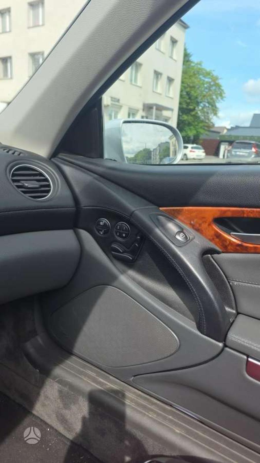 Pelēks Mercedes-Benz SL 500 2005 Kauņa, ar dzinēja tilpumu 5.00 L un nobraukumu 179 tūkst. km par 11999 €, foto 13 vietnē AUTOMOTO.COM.LV
