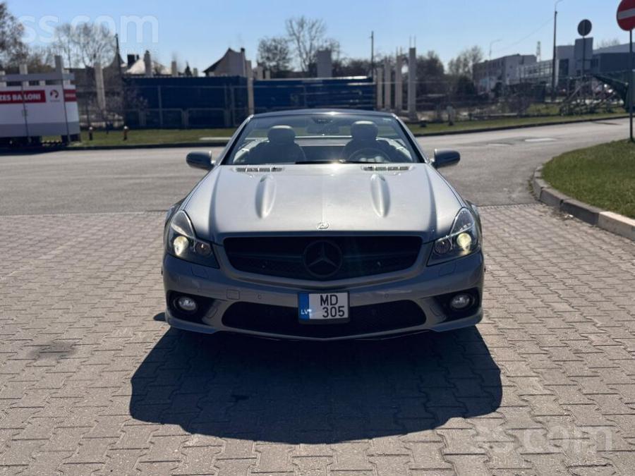 Grey Mercedes-Benz SL 500 2010 in Riga, with an engine capacity of 5.50 L and mileage of 155 thousand km for 20500 €, photo 4 on AUTOMOTO.COM.LV