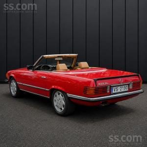 Красный Мерседес СЛ 500 1985 в Рига, объемом двигателя 5.00 л и пробегом 123 тыс. км за 16400 €, фото 7 на AUTOMOTO.COM.LV