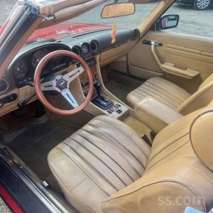 Красный Мерседес СЛ 500 1985 в Рига, объемом двигателя 5.00 л и пробегом 123 тыс. км за 16400 €, фото 15 на AUTOMOTO.COM.LV