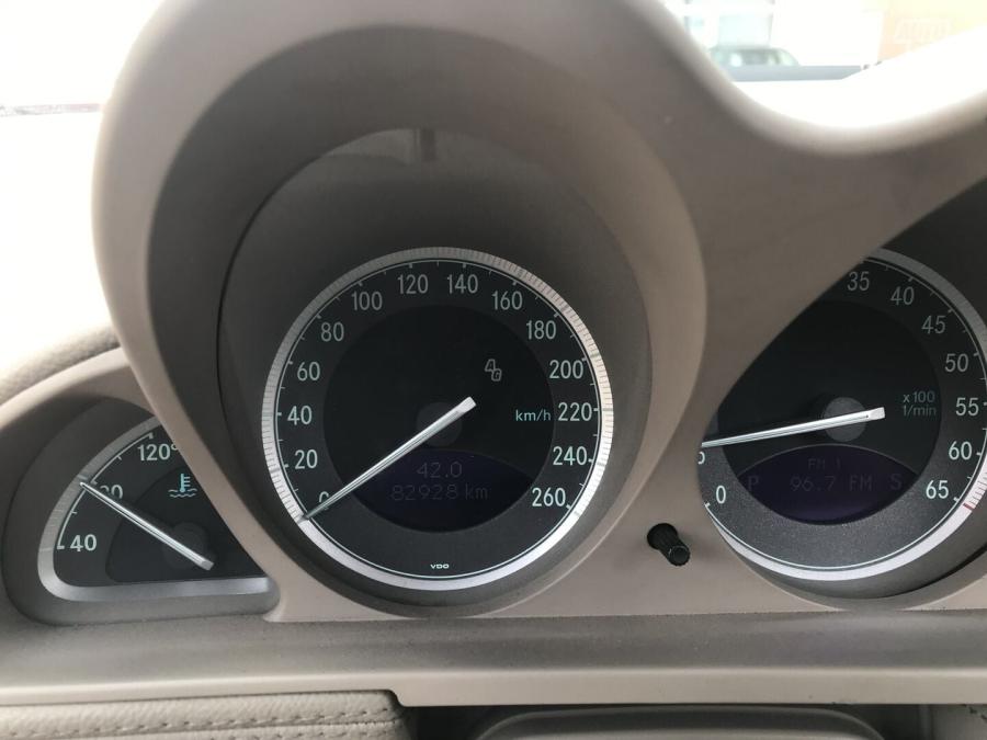 Красный Мерседес СЛ 500 2003 в Клайпеда, объемом двигателя 5.00 л и пробегом 82 тыс. км за 17000 €, фото 11 на AUTOMOTO.COM.LV