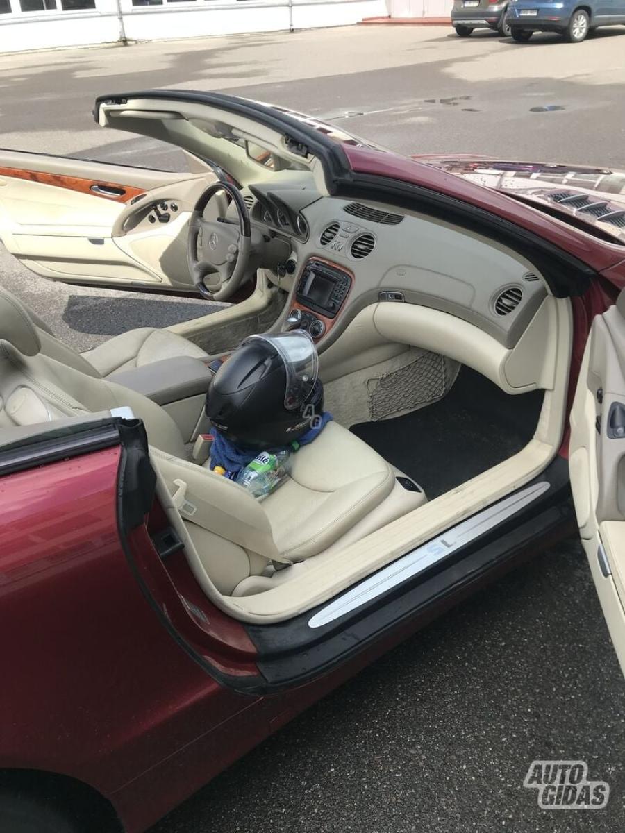 Красный Мерседес СЛ 500 2003 в Клайпеда, объемом двигателя 5.00 л и пробегом 82 тыс. км за 17000 €, фото 16 на AUTOMOTO.COM.LV