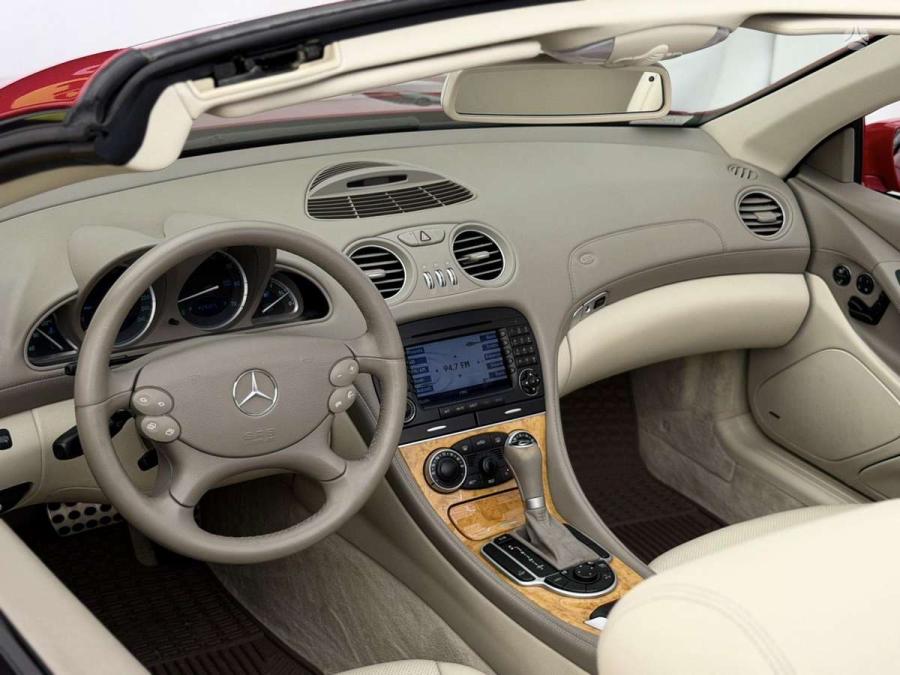 Sarkans Mercedes-Benz SL 500 2005 Viļņa, ar dzinēja tilpumu 5.00 L un nobraukumu 122 tūkst. km par 15500 €, foto 10 vietnē AUTOMOTO.COM.LV