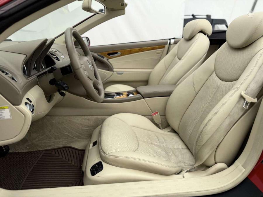 Sarkans Mercedes-Benz SL 500 2005 Viļņa, ar dzinēja tilpumu 5.00 L un nobraukumu 122 tūkst. km par 15500 €, foto 11 vietnē AUTOMOTO.COM.LV