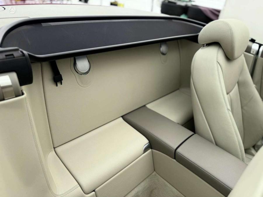 Sarkans Mercedes-Benz SL 500 2005 Viļņa, ar dzinēja tilpumu 5.00 L un nobraukumu 122 tūkst. km par 15500 €, foto 12 vietnē AUTOMOTO.COM.LV
