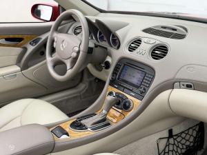 Sarkans Mercedes-Benz SL 500 2005 Viļņa, ar dzinēja tilpumu 5.00 L un nobraukumu 122 tūkst. km par 15500 €, foto 14 vietnē AUTOMOTO.COM.LV