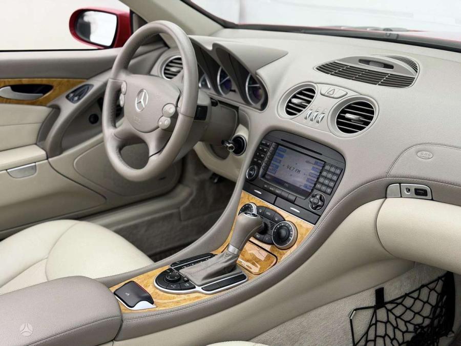 Sarkans Mercedes-Benz SL 500 2005 Viļņa, ar dzinēja tilpumu 5.00 L un nobraukumu 122 tūkst. km par 15500 €, foto 14 vietnē AUTOMOTO.COM.LV
