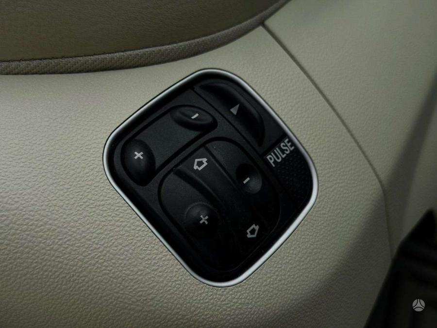 Sarkans Mercedes-Benz SL 500 2005 Viļņa, ar dzinēja tilpumu 5.00 L un nobraukumu 122 tūkst. km par 15500 €, foto 17 vietnē AUTOMOTO.COM.LV