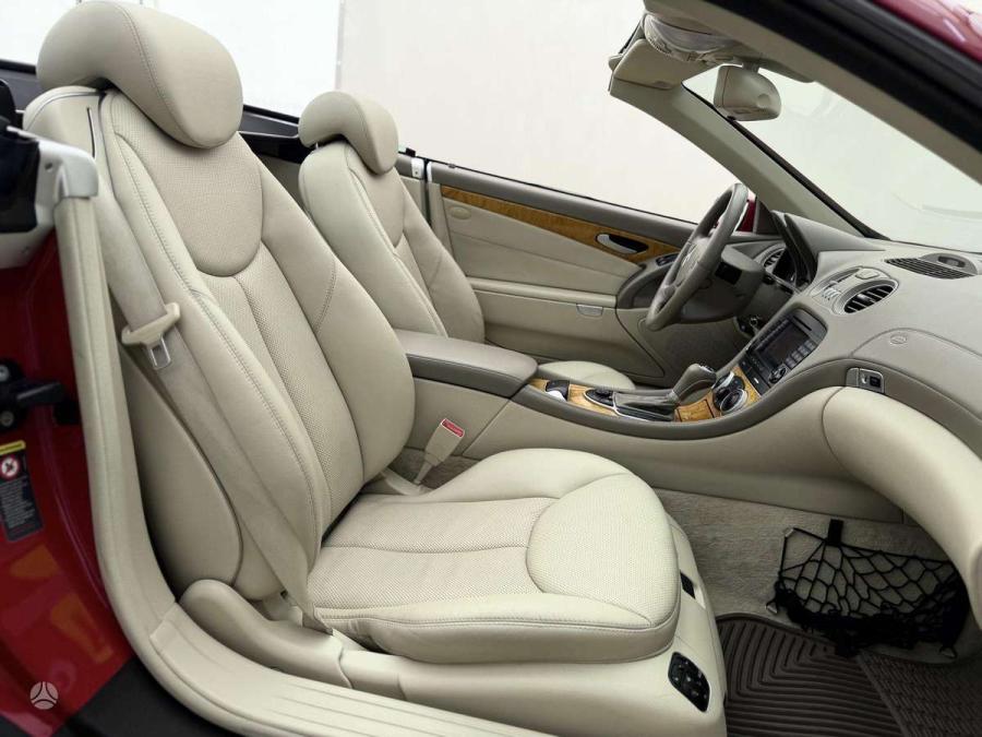 Sarkans Mercedes-Benz SL 500 2005 Viļņa, ar dzinēja tilpumu 5.00 L un nobraukumu 122 tūkst. km par 15500 €, foto 13 vietnē AUTOMOTO.COM.LV