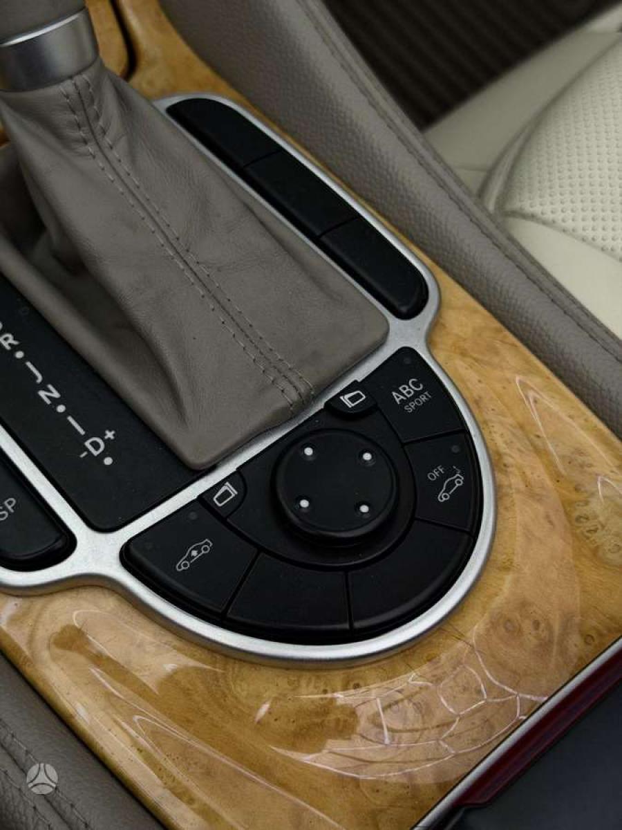 Sarkans Mercedes-Benz SL 500 2005 Viļņa, ar dzinēja tilpumu 5.00 L un nobraukumu 122 tūkst. km par 15500 €, foto 20 vietnē AUTOMOTO.COM.LV