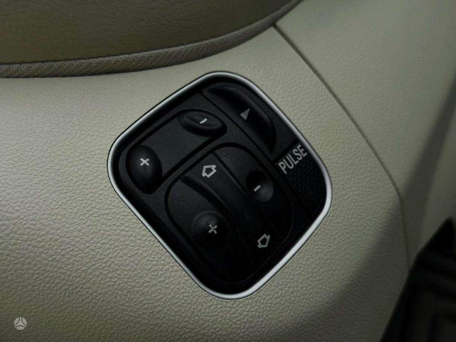 Sarkans Mercedes-Benz SL 500 2005 Viļņa, ar dzinēja tilpumu 5.00 L un nobraukumu 122 tūkst. km par 15500 €, foto 17 vietnē AUTOMOTO.COM.LV