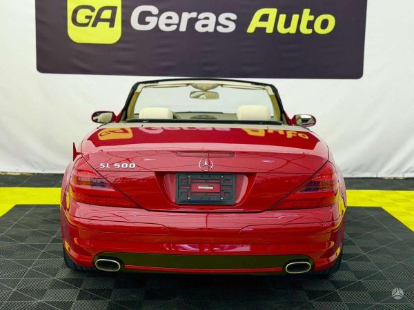 Red Mercedes-Benz SL 500 2005 in Vilnius, with an engine capacity of 5.00 L and mileage of 122 thousand km for 15500 €, photo 6 on AUTOMOTO.COM.LV