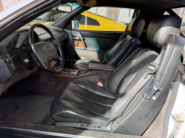 Balts Mercedes-Benz SL 500 1991 Alīta, ar dzinēja tilpumu 4.97 L un nobraukumu 116 tūkst. km par 16000 €, foto 8 vietnē AUTOMOTO.COM.LV