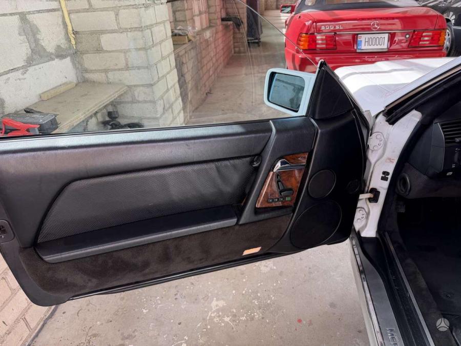 Balts Mercedes-Benz SL 500 1991 Alīta, ar dzinēja tilpumu 4.97 L un nobraukumu 116 tūkst. km par 16000 €, foto 9 vietnē AUTOMOTO.COM.LV