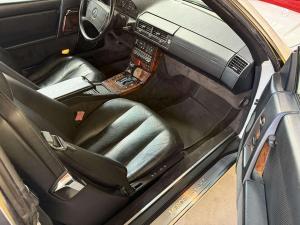 Balts Mercedes-Benz SL 500 1991 Alīta, ar dzinēja tilpumu 4.97 L un nobraukumu 116 tūkst. km par 16000 €, foto 16 vietnē AUTOMOTO.COM.LV