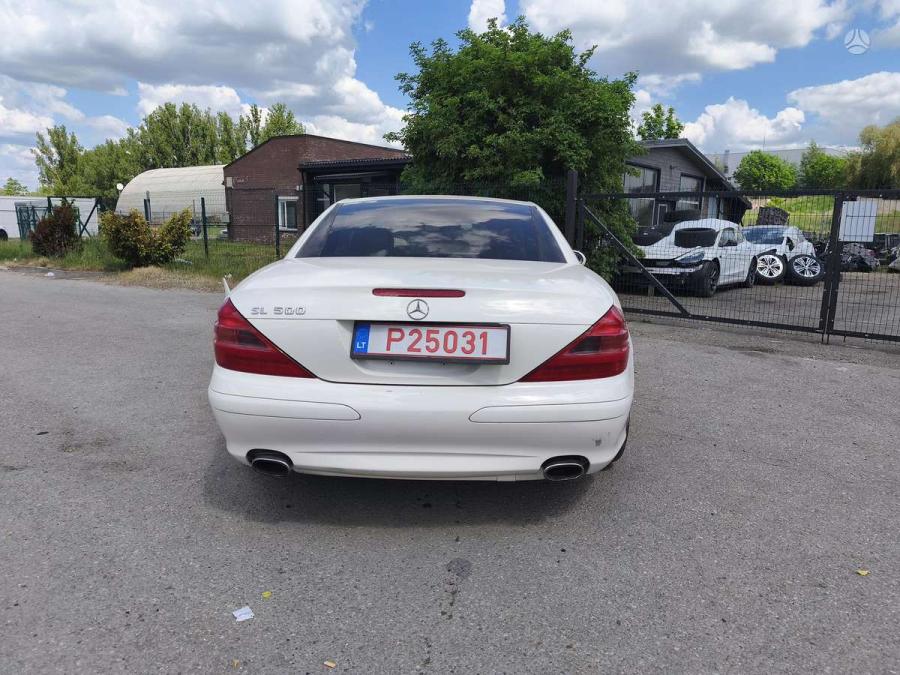 Balts Mercedes-Benz SL 500 2003 Šauļi, ar dzinēja tilpumu 5.00 L un nobraukumu 196 tūkst. km par 6850 €, foto 9 vietnē AUTOMOTO.COM.LV
