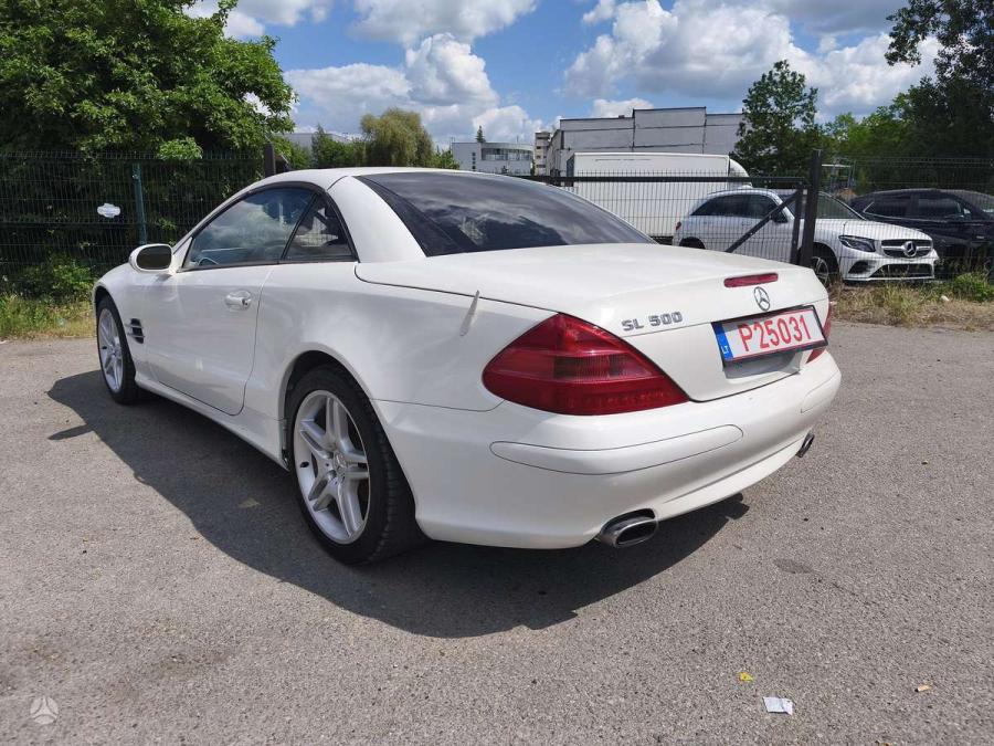Balts Mercedes-Benz SL 500 2003 Šauļi, ar dzinēja tilpumu 5.00 L un nobraukumu 196 tūkst. km par 6850 €, foto 10 vietnē AUTOMOTO.COM.LV