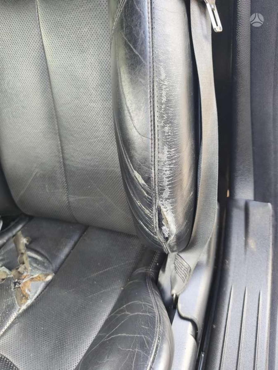 Balts Mercedes-Benz SL 500 2003 Šauļi, ar dzinēja tilpumu 5.00 L un nobraukumu 196 tūkst. km par 6850 €, foto 18 vietnē AUTOMOTO.COM.LV