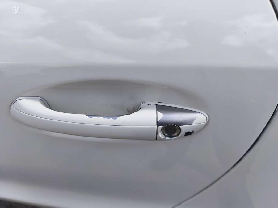 Balts Mercedes-Benz SL 500 2003 Šauļi, ar dzinēja tilpumu 5.00 L un nobraukumu 196 tūkst. km par 6850 €, foto 25 vietnē AUTOMOTO.COM.LV