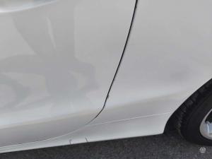 Balts Mercedes-Benz SL 500 2003 Šauļi, ar dzinēja tilpumu 5.00 L un nobraukumu 196 tūkst. km par 6850 €, foto 27 vietnē AUTOMOTO.COM.LV