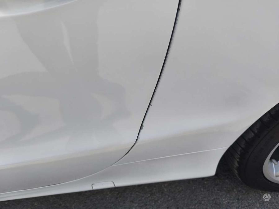 Balts Mercedes-Benz SL 500 2003 Šauļi, ar dzinēja tilpumu 5.00 L un nobraukumu 196 tūkst. km par 6850 €, foto 27 vietnē AUTOMOTO.COM.LV
