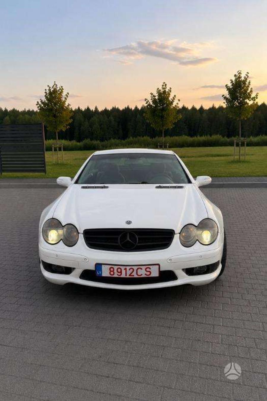 White Mercedes-Benz SL 500 2004 in Panevezys, with an engine capacity of 5.00 L and mileage of 86 thousand km for 19000 €, photo 8 on AUTOMOTO.COM.LV