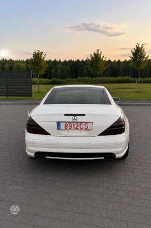 White Mercedes-Benz SL 500 2004 in Panevezys, with an engine capacity of 5.00 L and mileage of 86 thousand km for 19000 €, photo 9 on AUTOMOTO.COM.LV