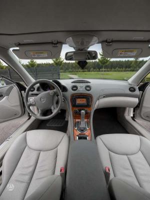 White Mercedes-Benz SL 500 2004 in Panevezys, with an engine capacity of 5.00 L and mileage of 86 thousand km for 19000 €, photo 10 on AUTOMOTO.COM.LV