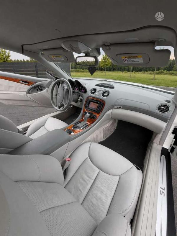 White Mercedes-Benz SL 500 2004 in Panevezys, with an engine capacity of 5.00 L and mileage of 86 thousand km for 19000 €, photo 10 on AUTOMOTO.COM.LV
