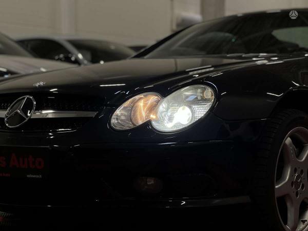 Black Mercedes-Benz SL 55 AMG 2003 in Vilnius, with an engine capacity of 5.44 L and mileage of 218 thousand km for 17800 €, photo 8 on AUTOMOTO.COM.LV