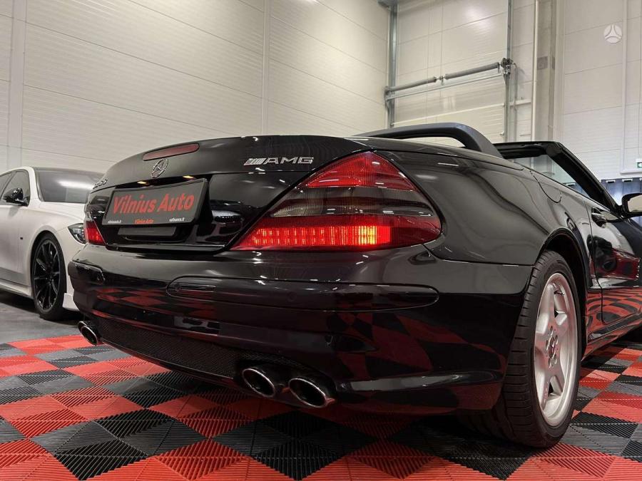 Black Mercedes-Benz SL 55 AMG 2003 in Vilnius, with an engine capacity of 5.44 L and mileage of 218 thousand km for 17800 €, photo 10 on AUTOMOTO.COM.LV