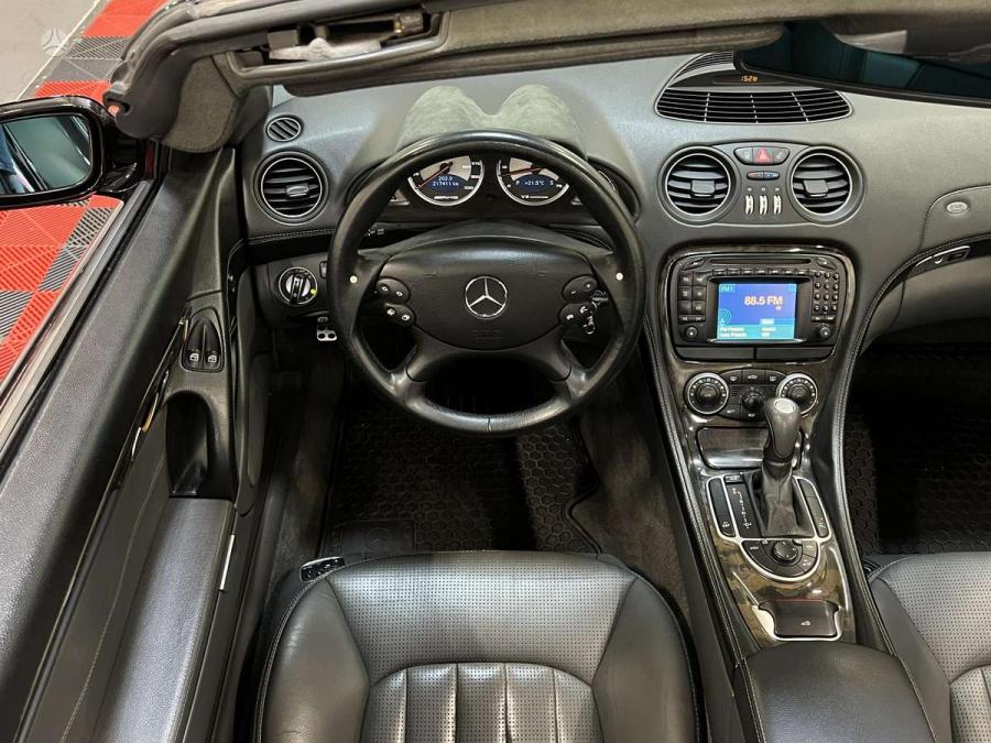 Black Mercedes-Benz SL 55 AMG 2003 in Vilnius, with an engine capacity of 5.44 L and mileage of 218 thousand km for 17800 €, photo 26 on AUTOMOTO.COM.LV