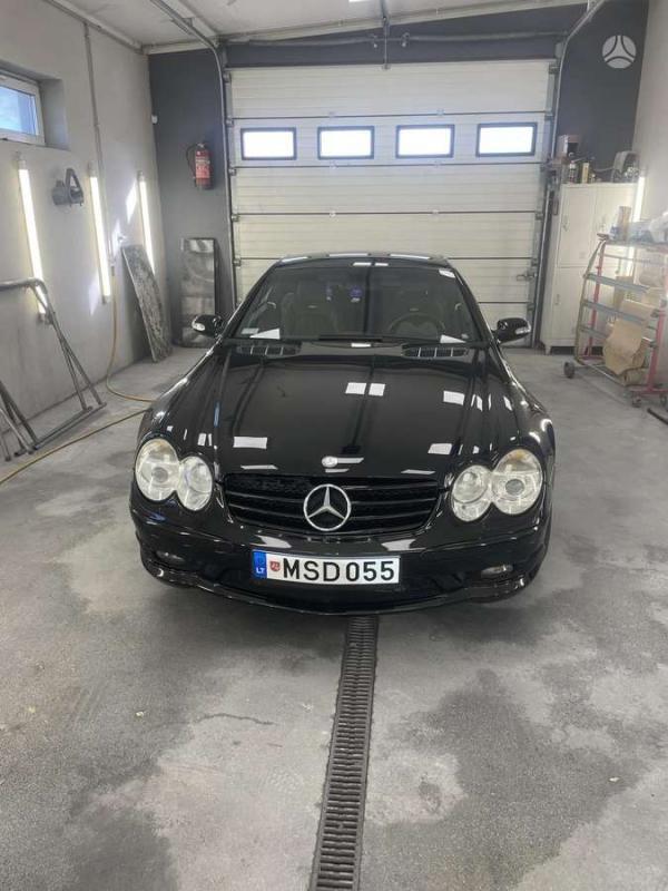 Black Mercedes-Benz SL 55 AMG 2003 in Kaunas, with an engine capacity of 5.44 L and mileage of 122 thousand km for 23999 €, photo 5 on AUTOMOTO.COM.LV