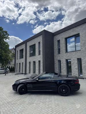 Black Mercedes-Benz SL 55 AMG 2003 in Kaunas, with an engine capacity of 5.44 L and mileage of 122 thousand km for 23999 €, photo 15 on AUTOMOTO.COM.LV