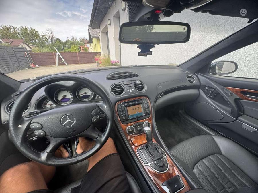 Black Mercedes-Benz SL 55 AMG 2003 in Kaunas, with an engine capacity of 5.44 L and mileage of 122 thousand km for 23999 €, photo 25 on AUTOMOTO.COM.LV
