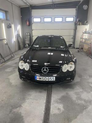 Black Mercedes-Benz SL 55 AMG 2003 in Kaunas, with an engine capacity of 5.44 L and mileage of 122 thousand km for 23999 €, photo 5 on AUTOMOTO.COM.LV