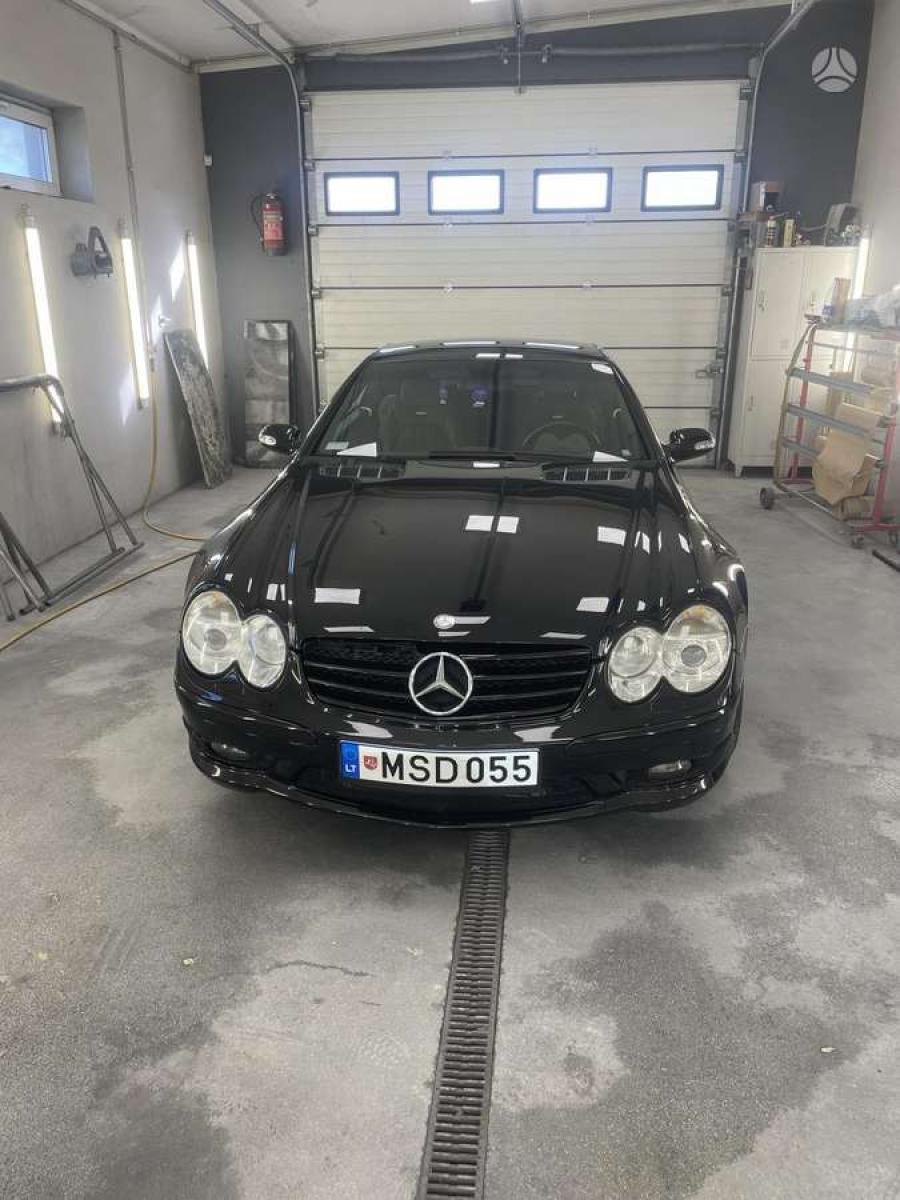 Black Mercedes-Benz SL 55 AMG 2003 in Kaunas, with an engine capacity of 5.44 L and mileage of 122 thousand km for 23999 €, photo 5 on AUTOMOTO.COM.LV