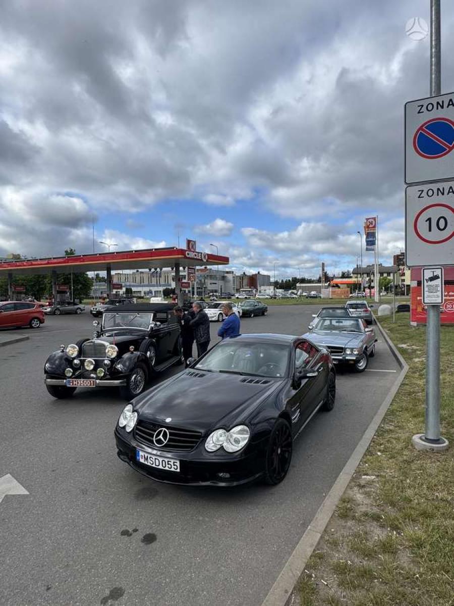 Black Mercedes-Benz SL 55 AMG 2003 in Kaunas, with an engine capacity of 5.44 L and mileage of 122 thousand km for 23999 €, photo 17 on AUTOMOTO.COM.LV