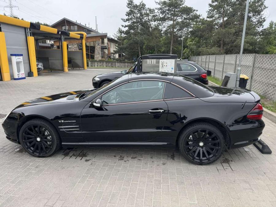 Black Mercedes-Benz SL 55 AMG 2003 in Kaunas, with an engine capacity of 5.44 L and mileage of 122 thousand km for 23999 €, photo 21 on AUTOMOTO.COM.LV