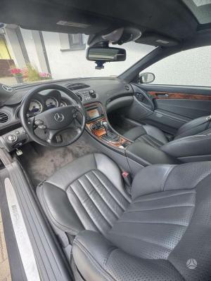 Black Mercedes-Benz SL 55 AMG 2003 in Kaunas, with an engine capacity of 5.44 L and mileage of 122 thousand km for 23999 €, photo 28 on AUTOMOTO.COM.LV