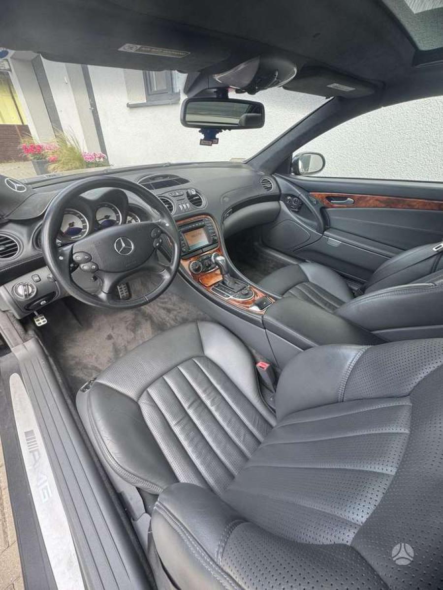 Black Mercedes-Benz SL 55 AMG 2003 in Kaunas, with an engine capacity of 5.44 L and mileage of 122 thousand km for 23999 €, photo 28 on AUTOMOTO.COM.LV