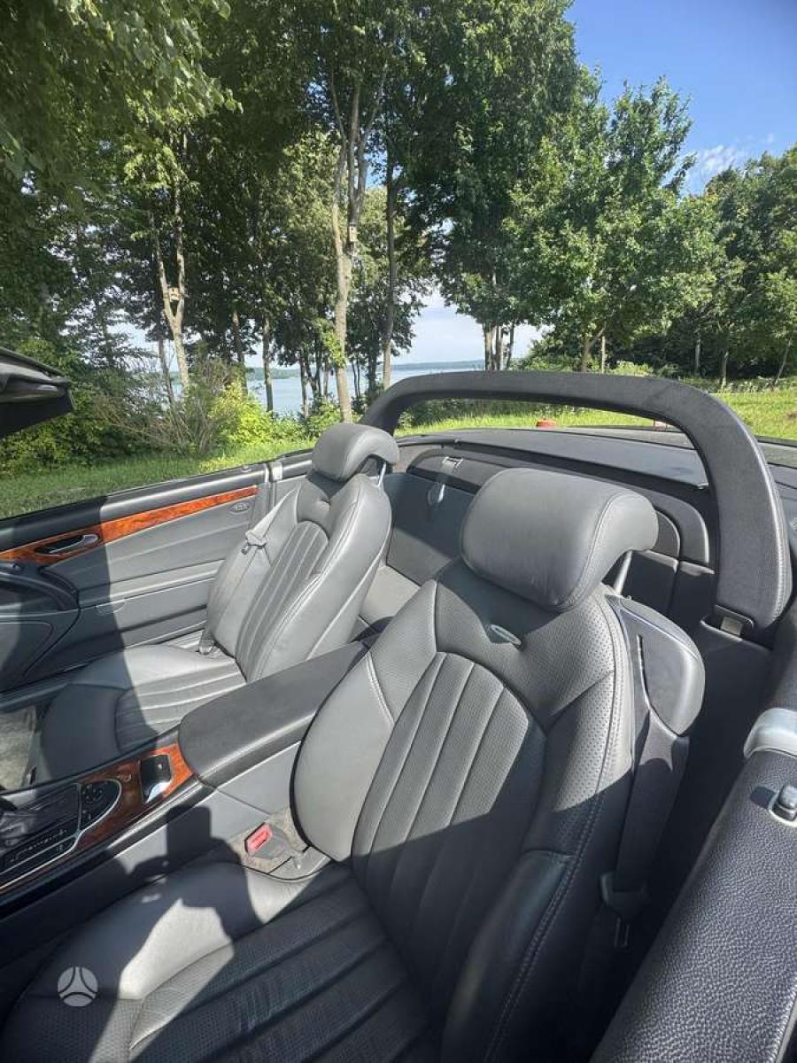 Black Mercedes-Benz SL 55 AMG 2003 in Kaunas, with an engine capacity of 5.44 L and mileage of 122 thousand km for 23999 €, photo 32 on AUTOMOTO.COM.LV