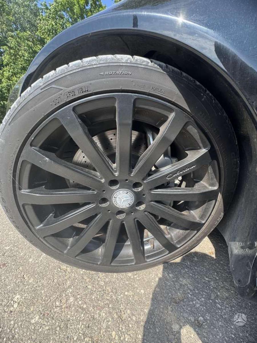 Black Mercedes-Benz SL 55 AMG 2003 in Kaunas, with an engine capacity of 5.44 L and mileage of 122 thousand km for 23999 €, photo 33 on AUTOMOTO.COM.LV