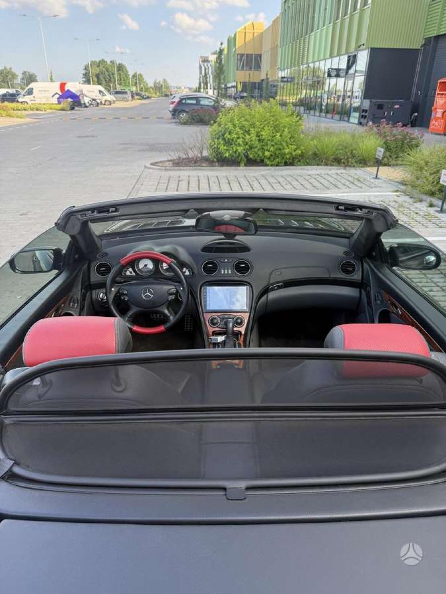 Melns Mercedes-Benz SL 55 AMG 2005 Viļņa, ar dzinēja tilpumu 5.44 L un nobraukumu 165 tūkst. km par 17000 €, foto 10 vietnē AUTOMOTO.COM.LV