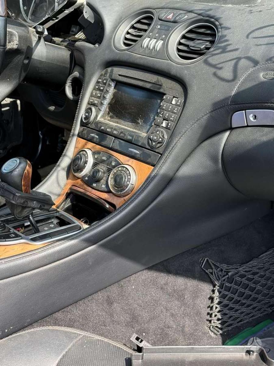 Черный Мерседес sl-550 2008 в Клайпеда, объемом двигателя 0.00 л и пробегом 115 тыс. км за 3700 €, фото 6 на AUTOMOTO.COM.LV