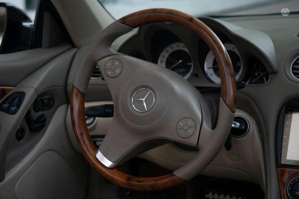 Melns Mercedes-Benz sl-550 2009 Viļņa, ar dzinēja tilpumu 0.55 L un nobraukumu 102 tūkst. km par 19500 €, foto 5 vietnē AUTOMOTO.COM.LV