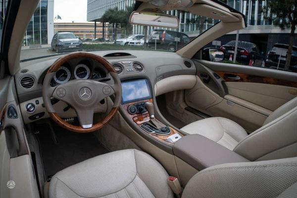 Melns Mercedes-Benz sl-550 2009 Viļņa, ar dzinēja tilpumu 0.55 L un nobraukumu 102 tūkst. km par 19500 €, foto 8 vietnē AUTOMOTO.COM.LV
