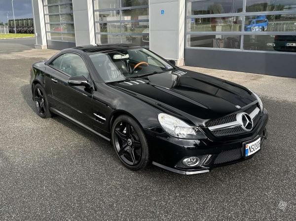 Black Mercedes-Benz sl-550 2011 in Klaipeda, with an engine capacity of 5.50 L and mileage of 104 thousand km for 24200 €, photo 1 on AUTOMOTO.COM.LV